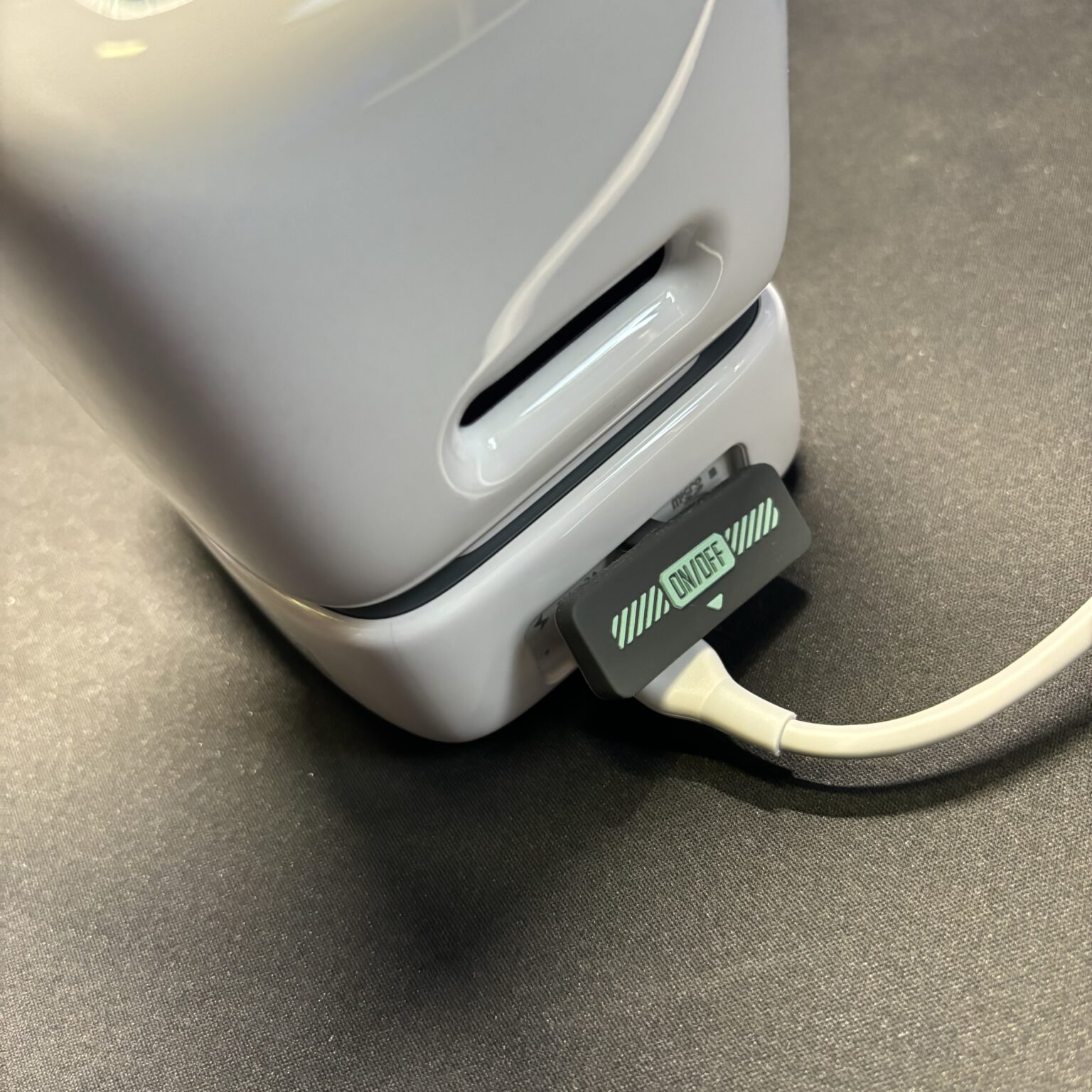 【Divoom Ditoo-Pro】徹底レビュー！レトロデザインの高機能Bluetoothスピーカー | ホワイトデバイス